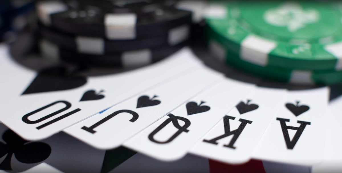 Wie man Poker spielt – Anleitung für Anfänger mit den Poker Regeln