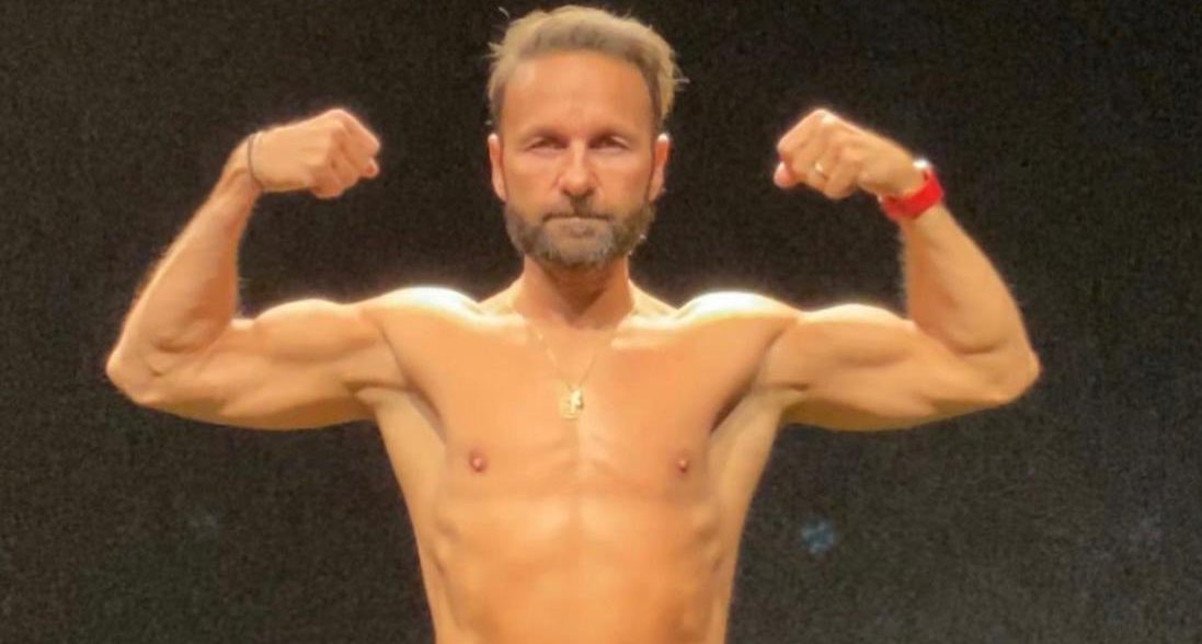 Poker Pro Daniel Negreanu Tweets Shirtless Photos To Highlight Body ...