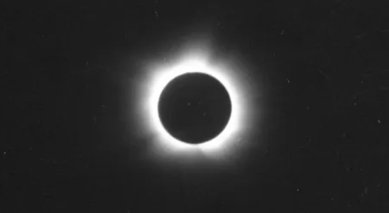 Poker Players Join In On Solar Eclipse Mania - Poker News