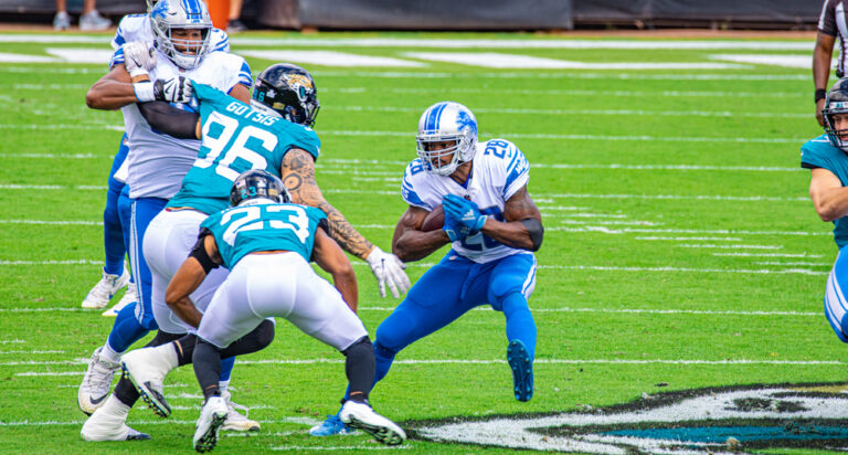 WATCH: Adrian Peterson Trains For Boxing Match With Poker Foe