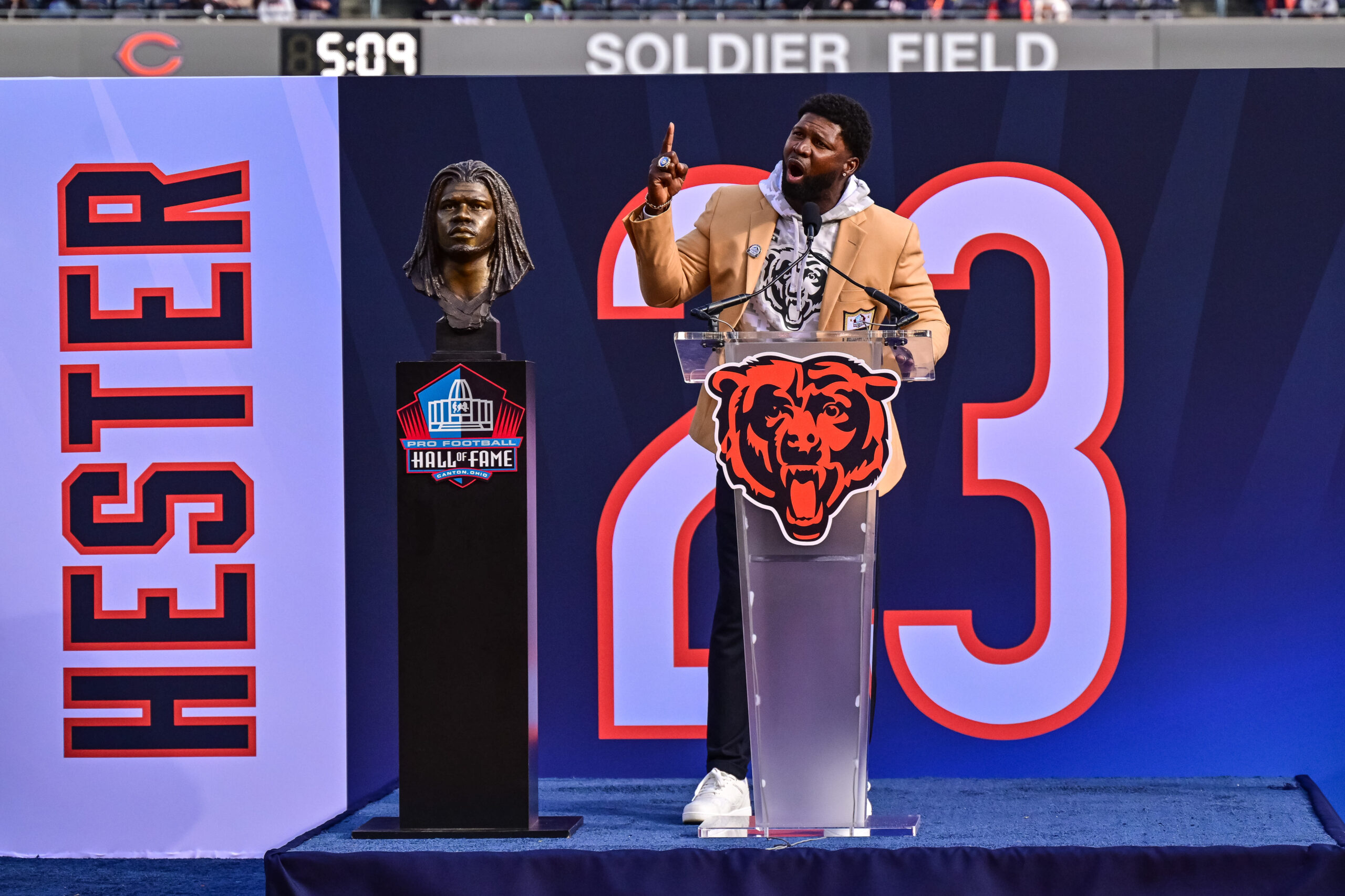 Bears Legend Devin Hester Talks Caleb Williams, Ben Johnson - Poker News